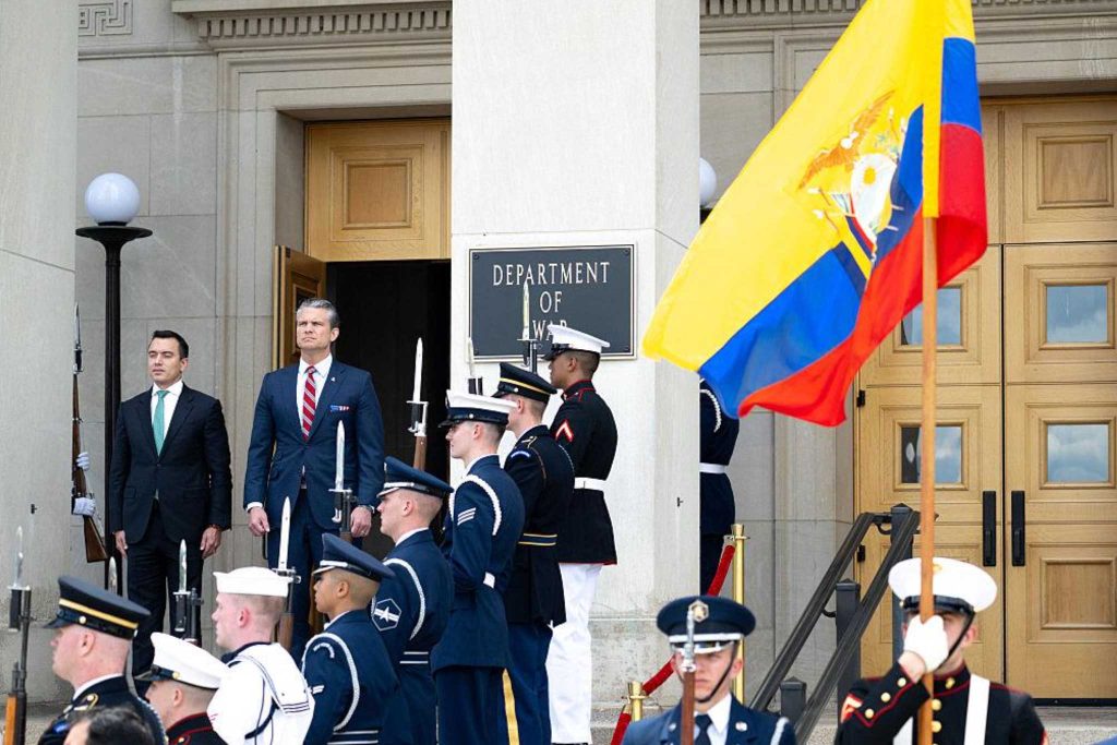 Cuenca leads nation in construction recovery; Noboa extends bus ...